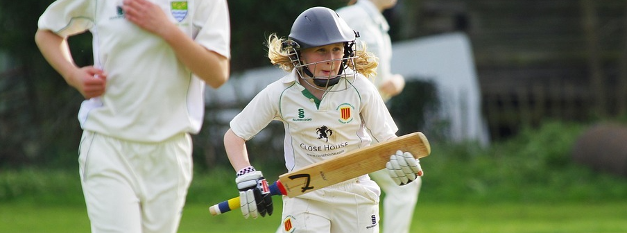 7 Expert Tips for Buying the Perfect Ladies Cricket Bat Online | Trogon ...