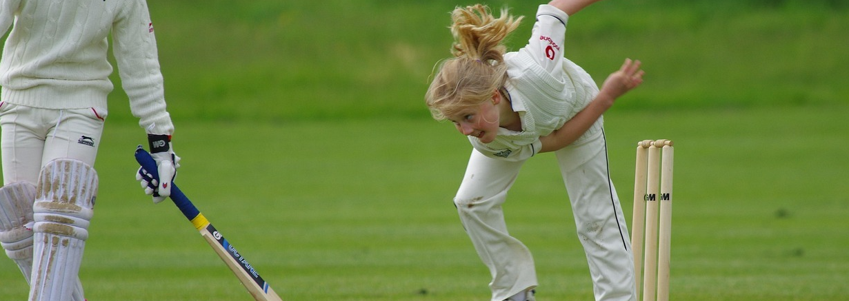 A Guide on How to Measure a Girl for a New Cricket Bat | Trogon Cricket